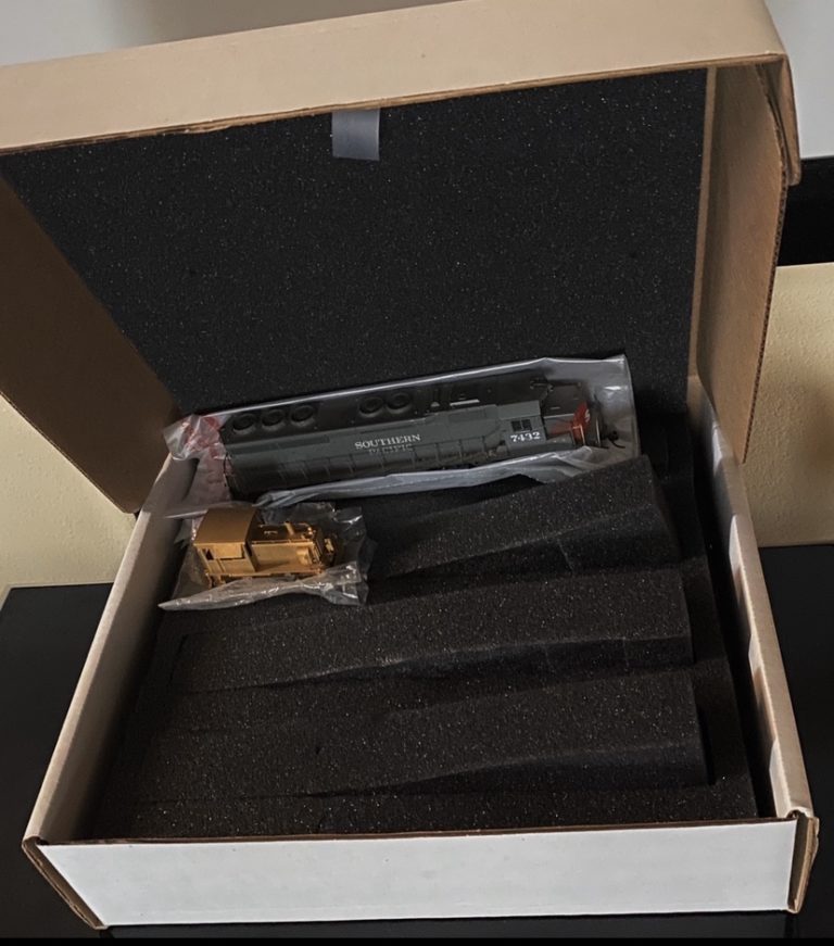 4 HO locomotive storage box | grandcentralgems